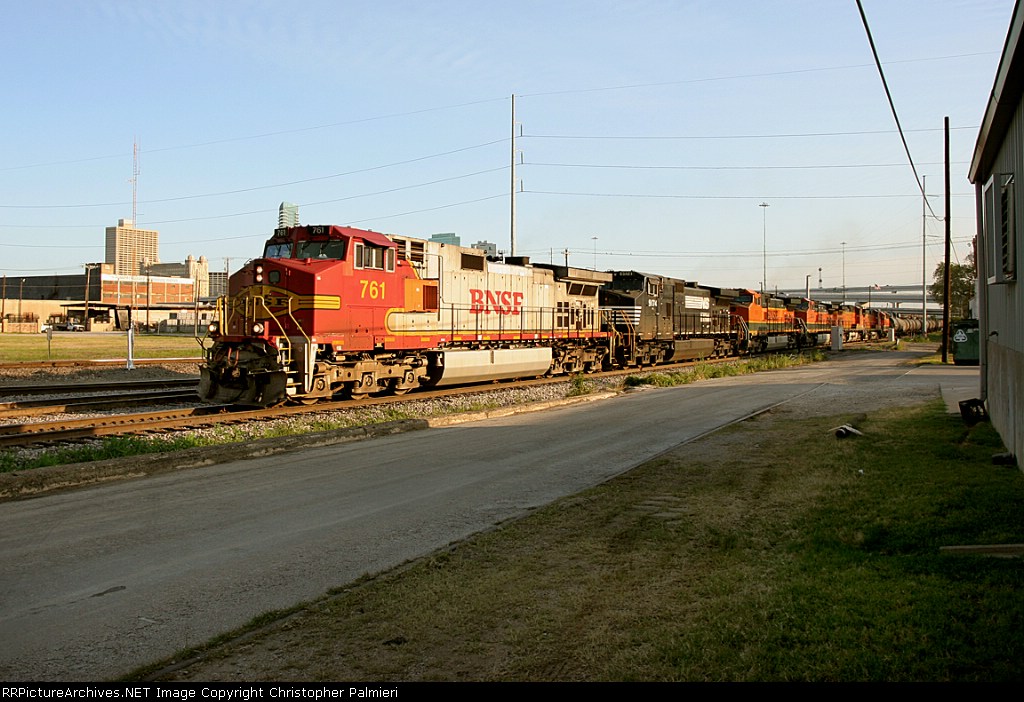 BNSF 761